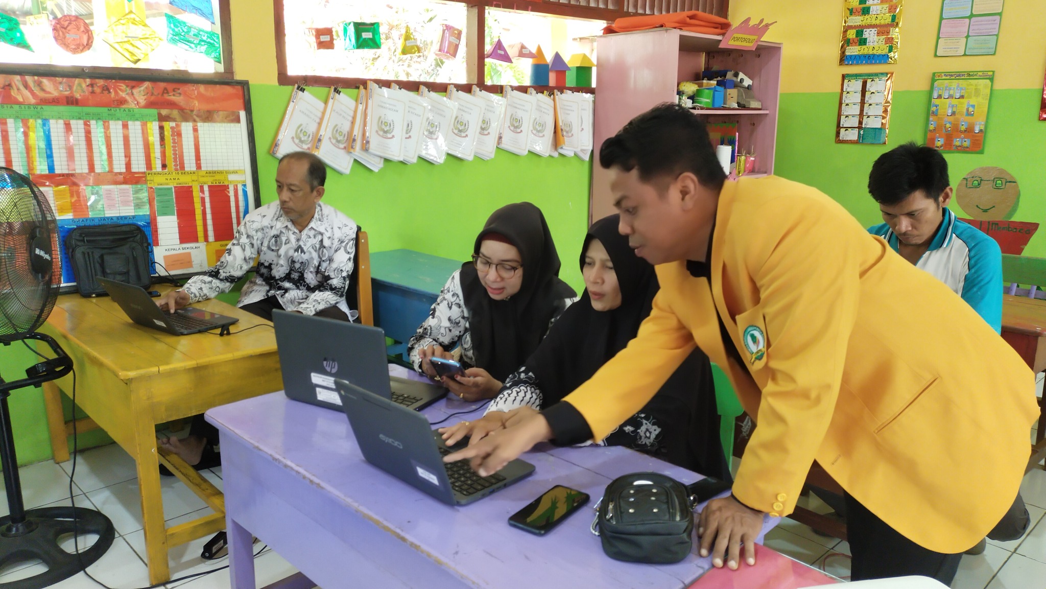 Pelatihan Pembuatan Media Pembelajaran Interaktif Menggunakan Canva